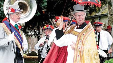 Reverend Geoffrey retires from Brecon Cathedral | brecon-radnor.co.uk