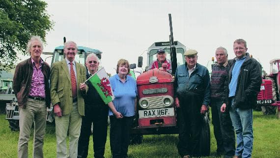 Tremendous support for inaugural tractor run | brecon-radnor.co.uk