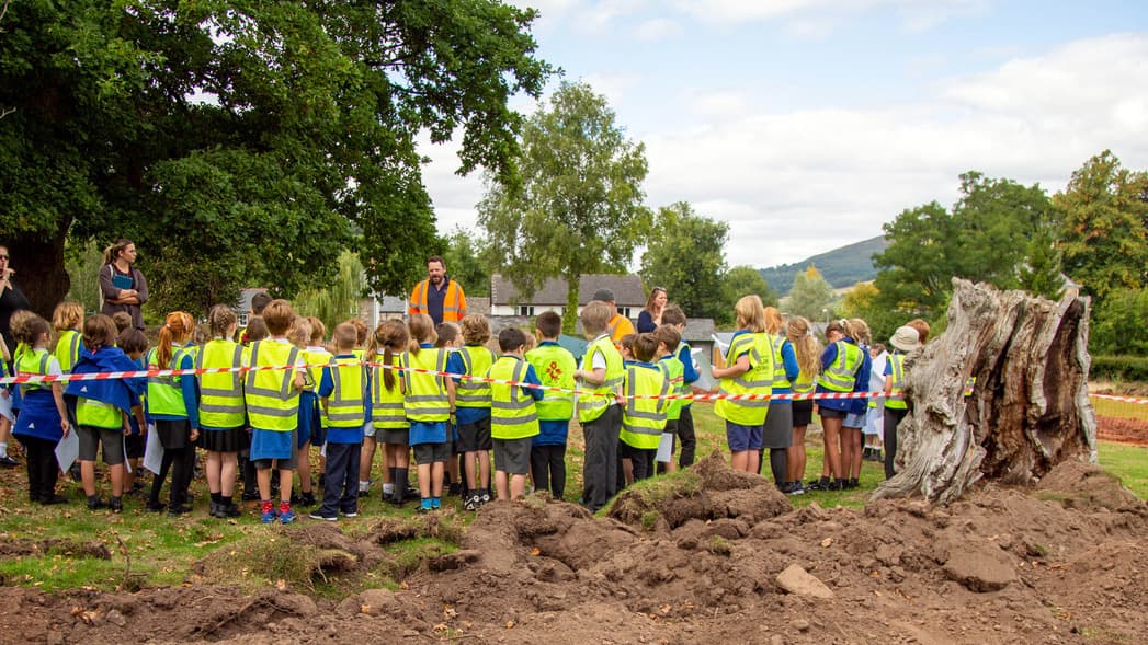 Llangattock’s schoolchildren visit ancient monument during survey ...