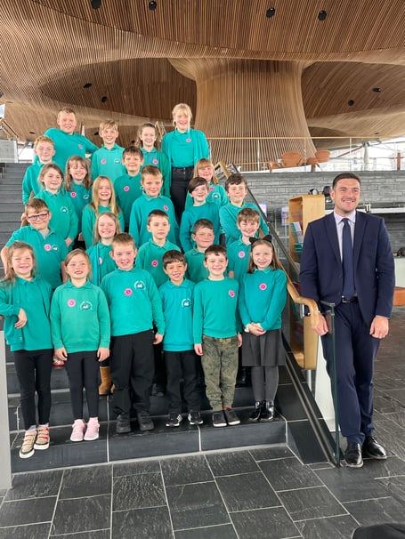 Dolau pupils visit Senedd | brecon-radnor.co.uk