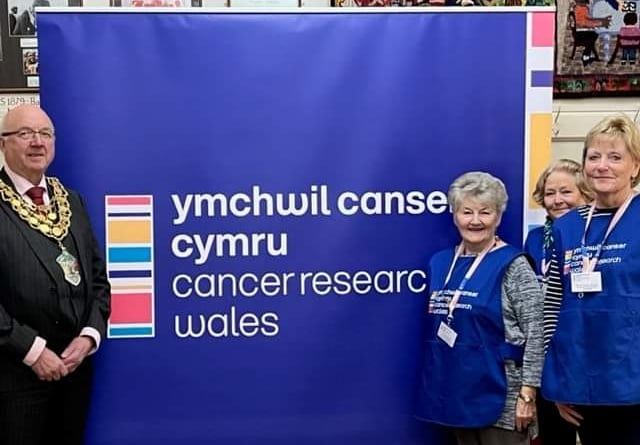 Guildhall hosts Cancer Research Wales science event | brecon-radnor.co.uk