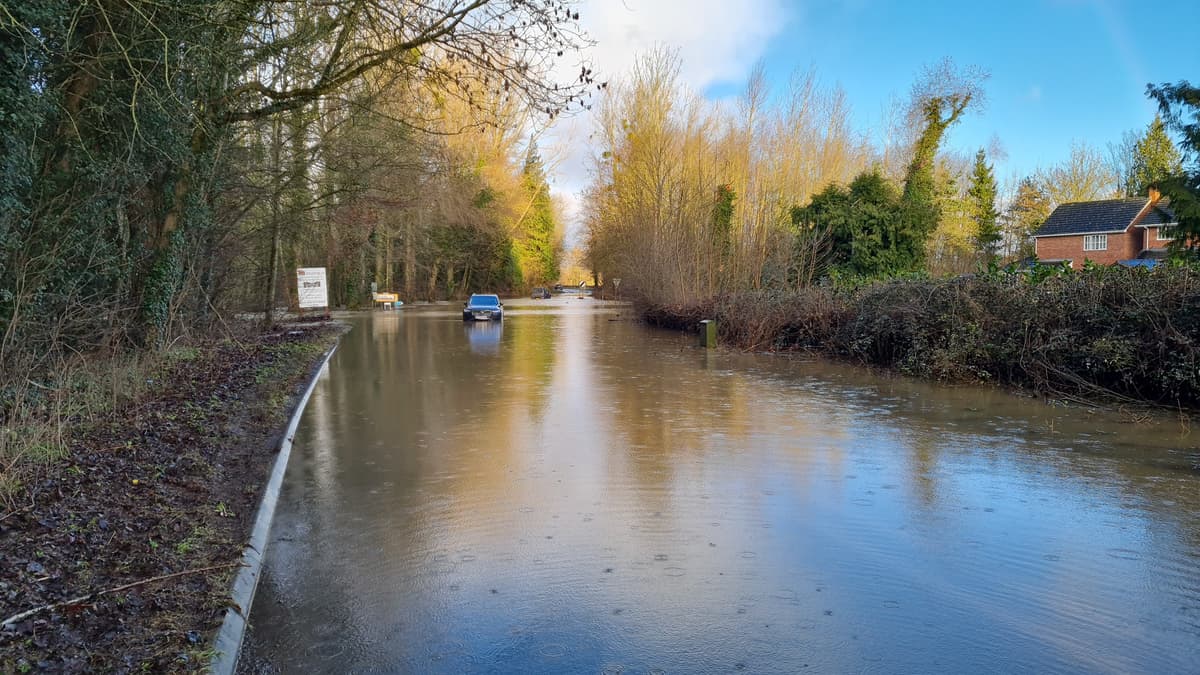 Motorists rescued after driving through floodwater | brecon-radnor.co.uk