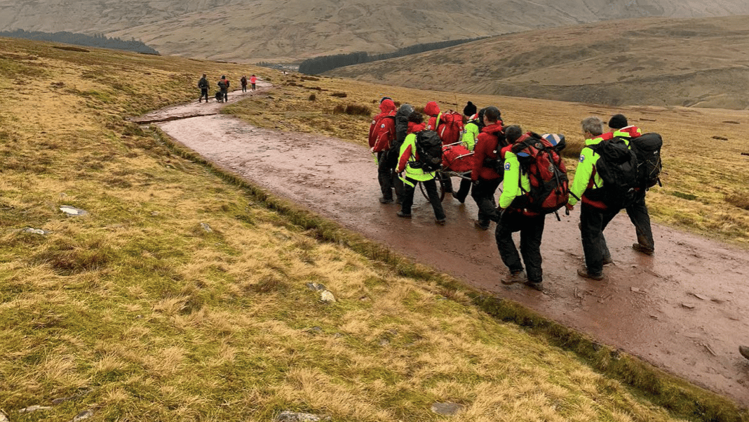 Brecon Mountain Rescue Team locate missing walkers in Elan Valley ...