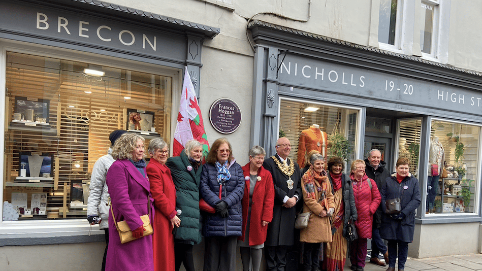 VIDEO: Purple Plaque unveiled for Brecon’s pioneering woman doctor ...