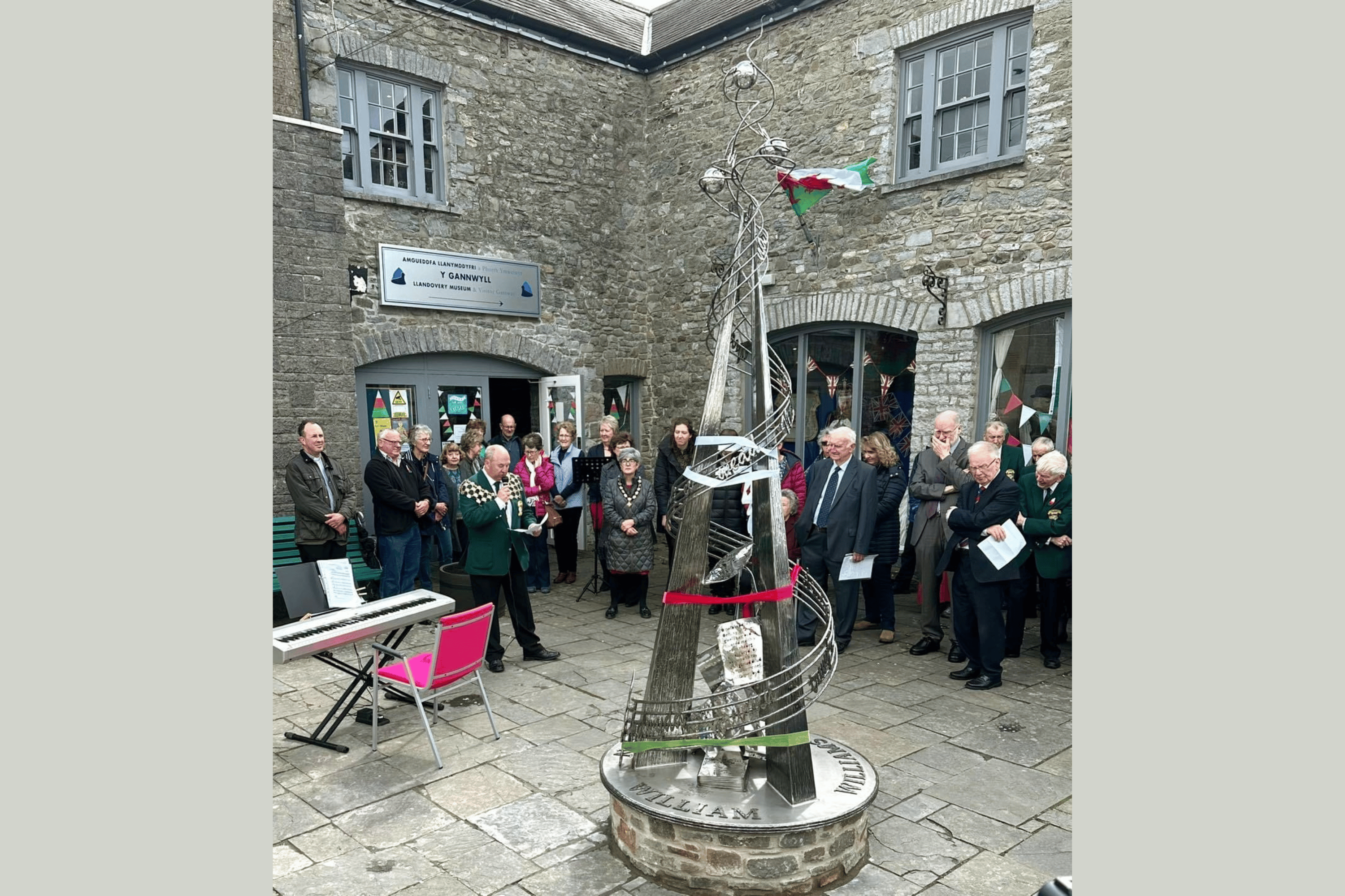 Ten-foot statue unveiled in Llandovery to commemorate Welsh hymn writer ...