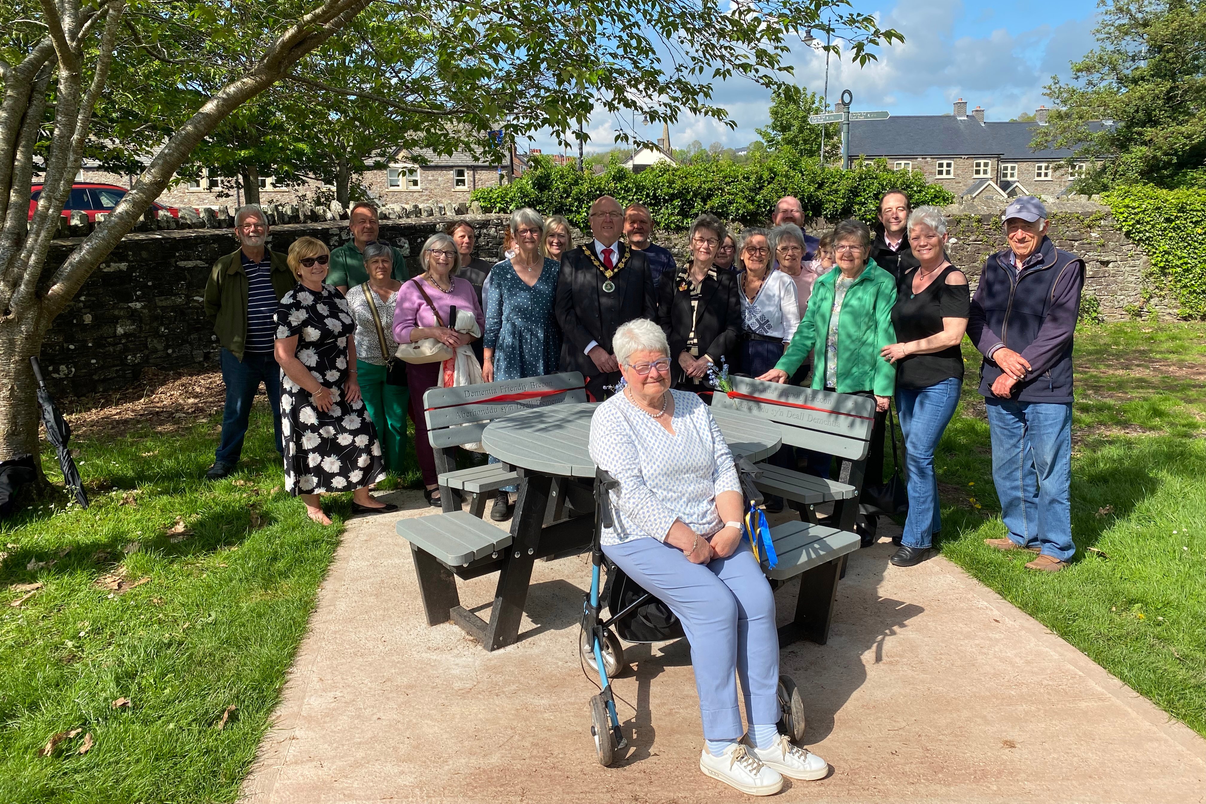 Brecon dementia awareness group installs new benches for community ...