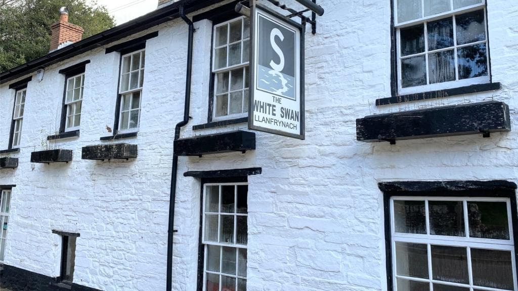 Llanfrynach "iconic" pub with redevelopment potential for sale | brecon ...