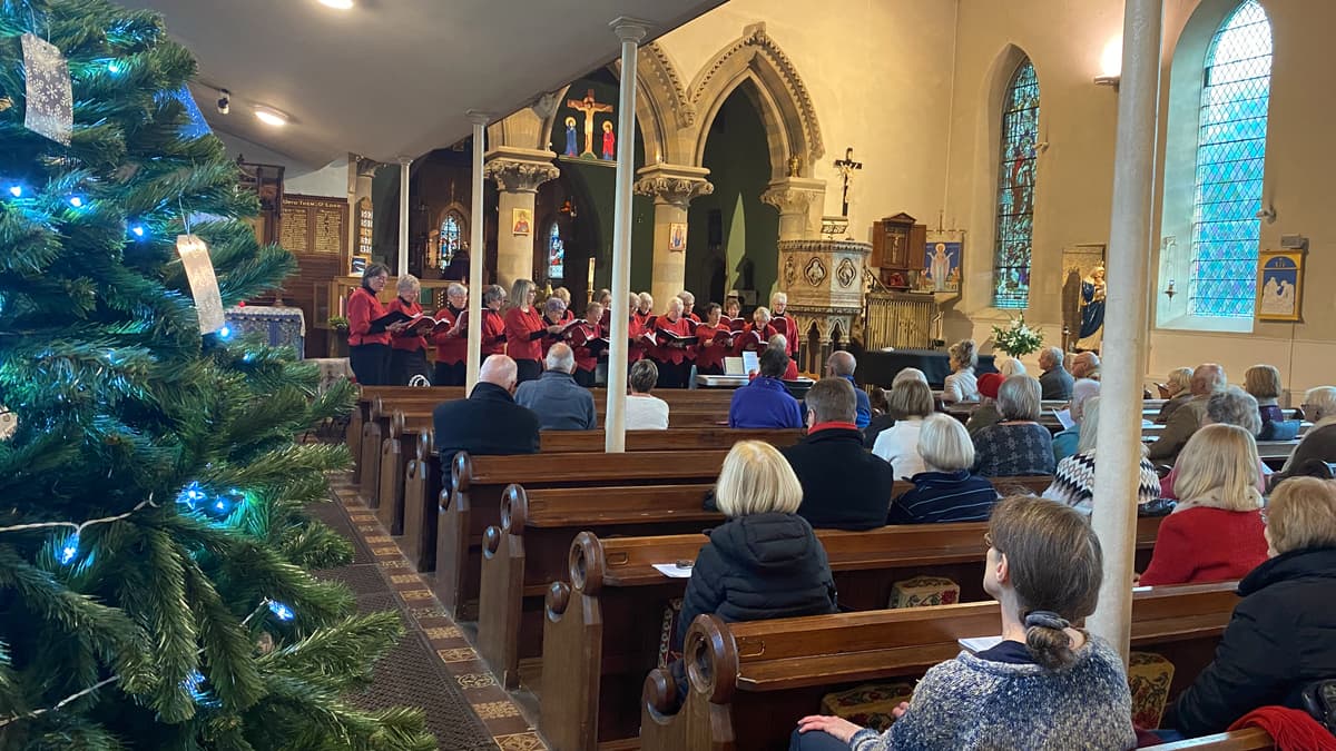 Record turnout at Hay Dial-a-Ride's Christmas concert | brecon-radnor.co.uk