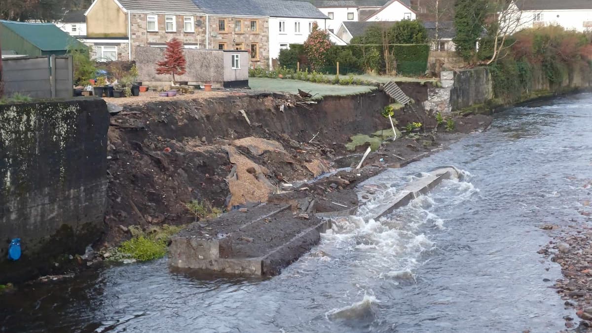 VIDEO: Dramatic landslide in Ystradgynlais sends gardens into river ...
