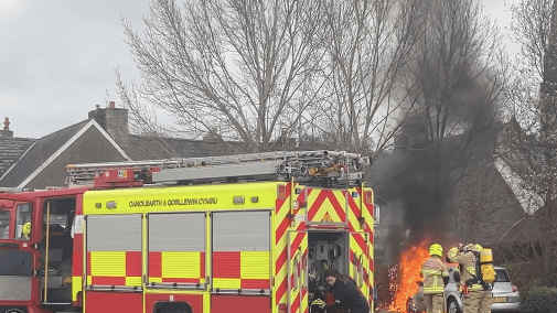 VIDEO: Fire crew tackles car fire at Brecon Aldi | brecon-radnor.co.uk