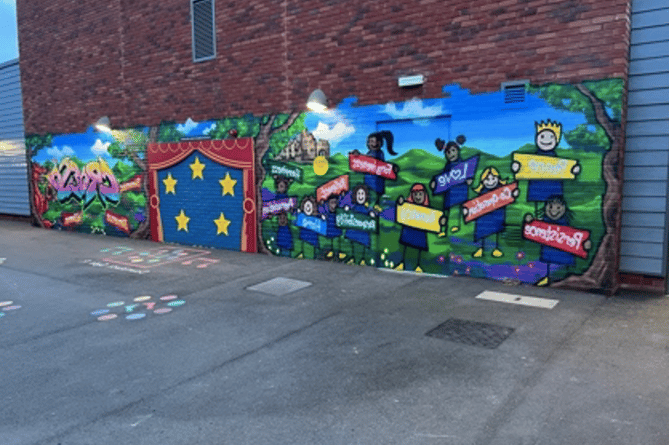 Graffiti artist helps pupils create mural for Clyro Church in Wales ...