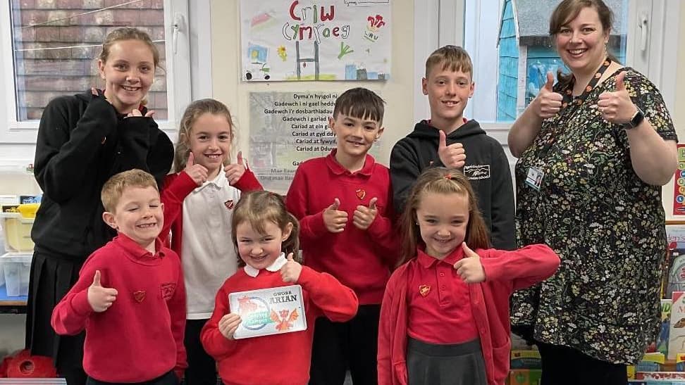 Cradoc School earns prestigious Welsh language award | brecon-radnor.co.uk