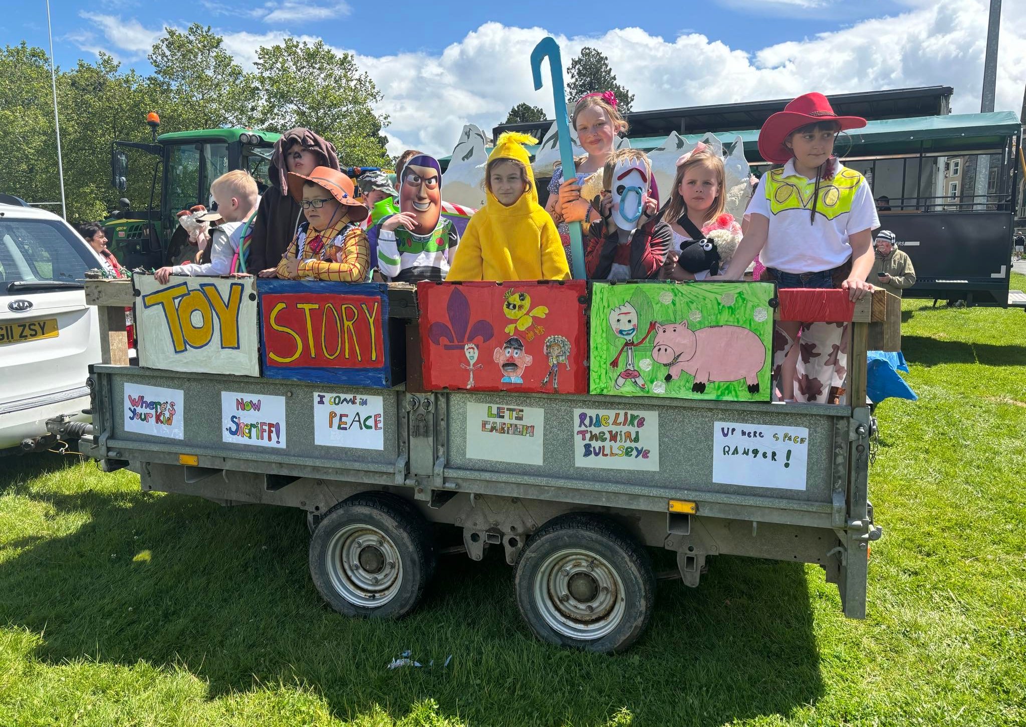 Community spirit shines at spectacular Builth Wells Carnival | brecon ...