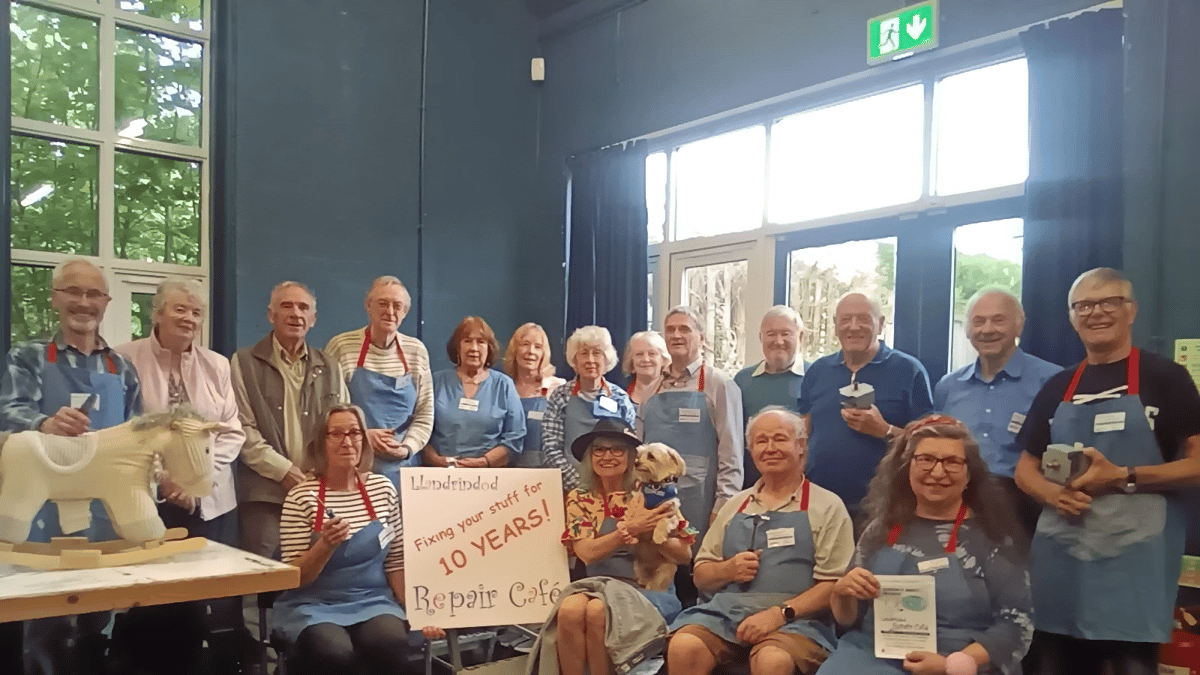 Llandrindod Repair Cafe celebrates 10 years of fixing | brecon-radnor.co.uk