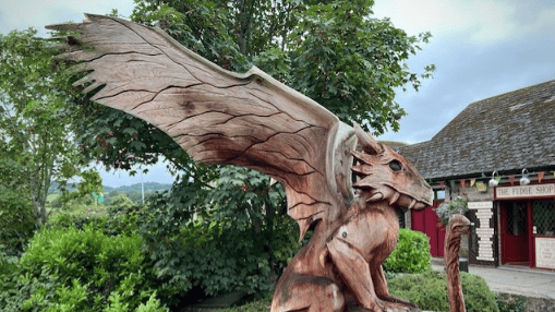 Video: Spectacular carved Dragon installed in Hay-on-Wye | brecon ...