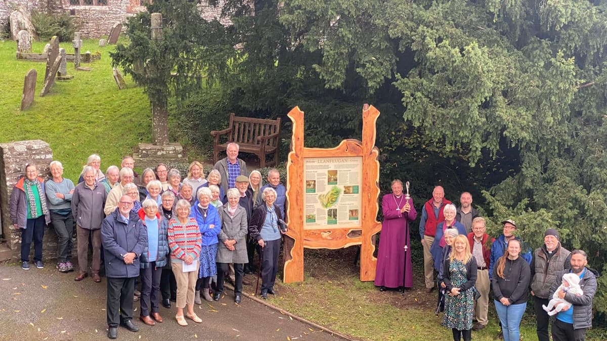 New heritage sign unveiled at church | brecon-radnor.co.uk