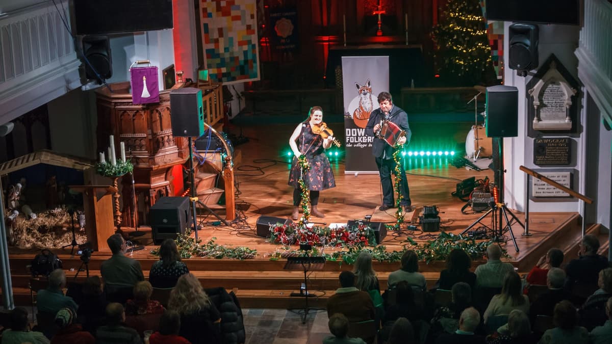 Award-winning folk duo head to Hay for uplifting Christmas show ...