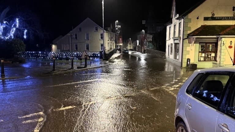 Fire crews battle flooding in Llanwrtyd Wells | brecon-radnor.co.uk