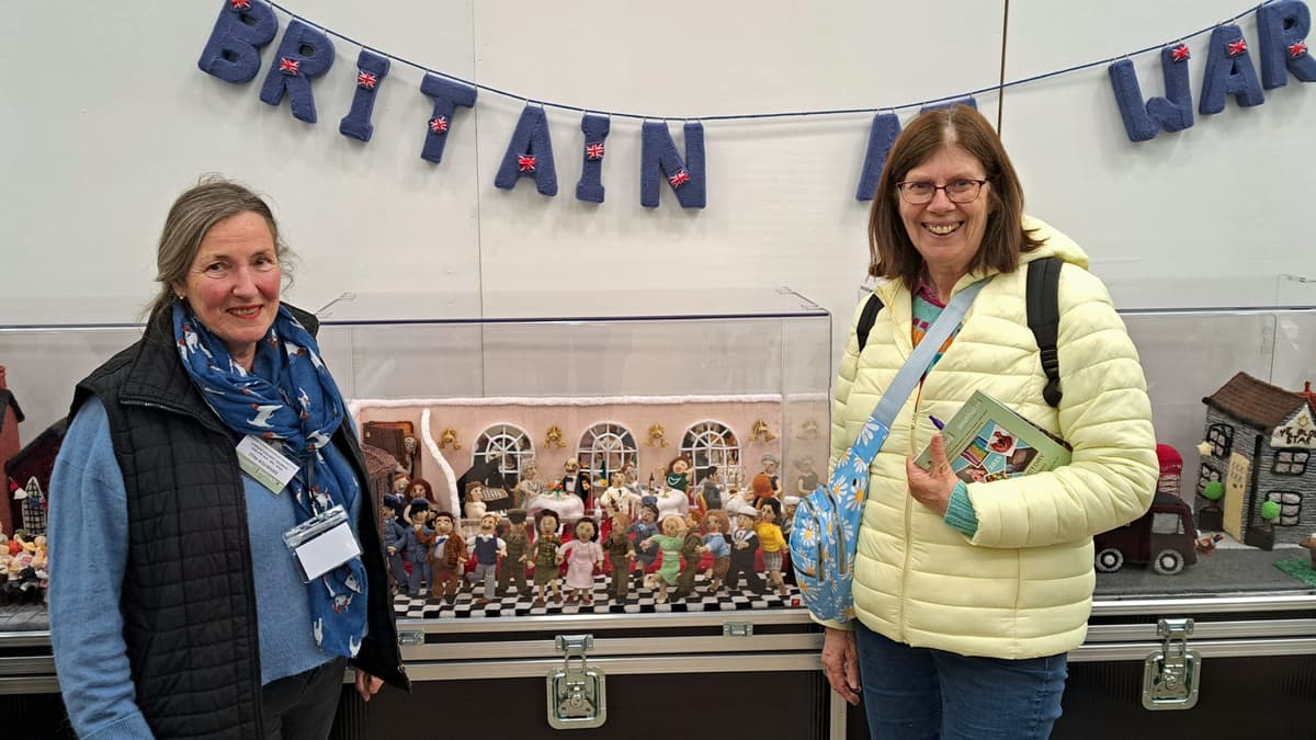 Knitted VE Day tribute unveiled at Wonderwool Wales | brecon-radnor.co.uk