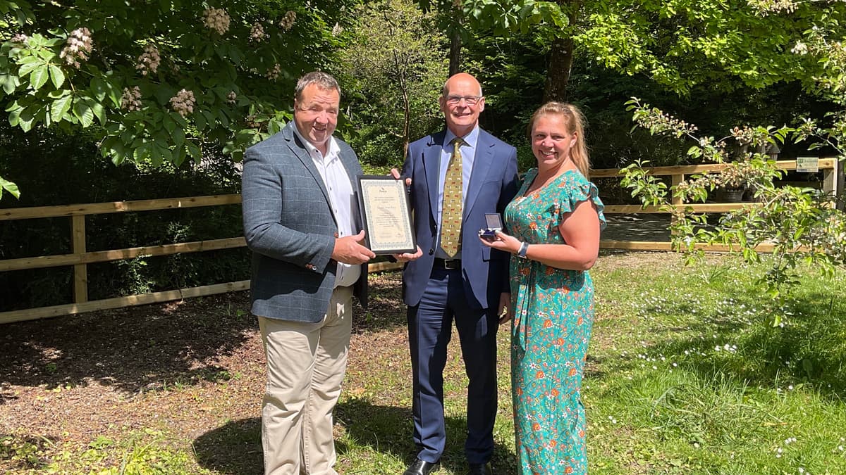 Lakeside Boathouse owners receive Silver Kite award from council ...