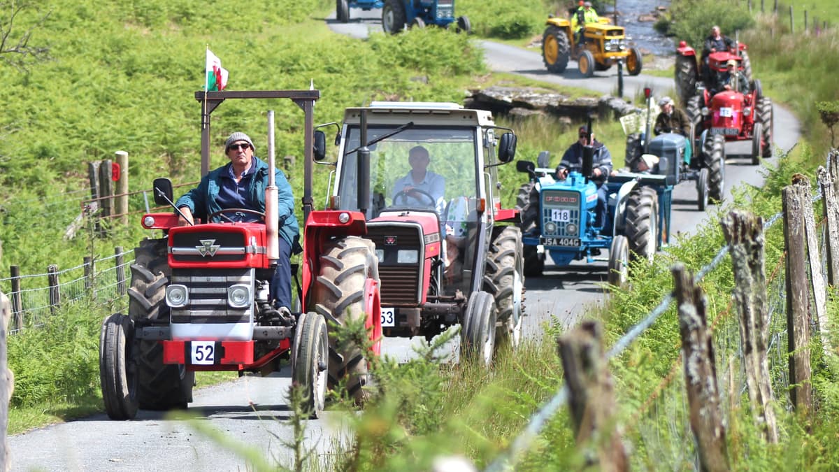 More than 200 tractors set for Welsh National Tractor Road Run | brecon ...