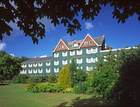 Corporate wellbeing and team-building retreats offered by Metropole ...