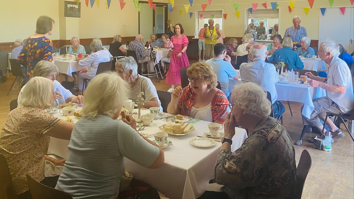 Hay Dial-a-Ride hosts summer tea in Llanigon | brecon-radnor.co.uk