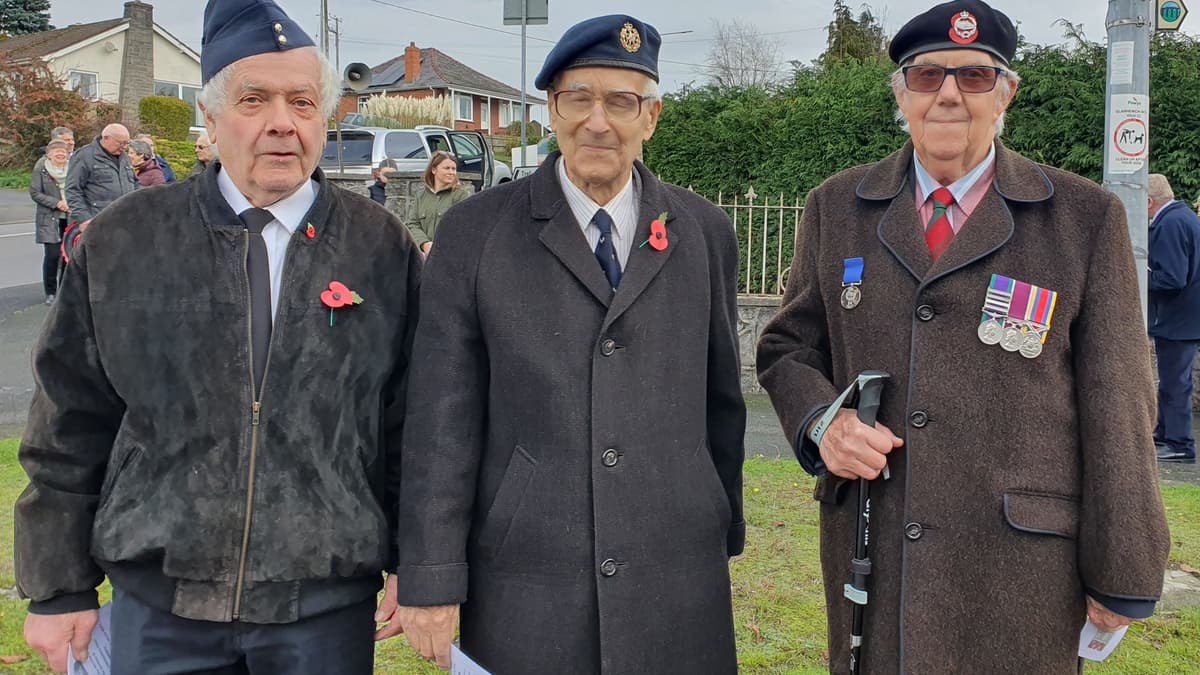 Penybont gathers to remember fallen soldiers | brecon-radnor.co.uk