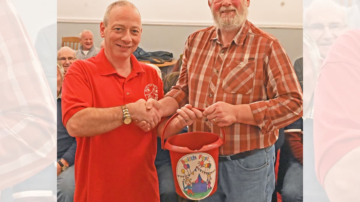 Festive singing brings £300 boost to Builth Wells Carnival | brecon ...